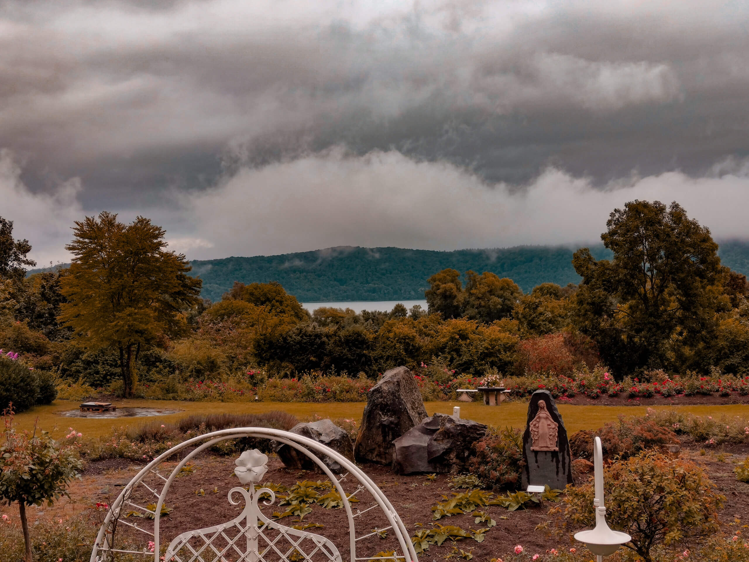Urlaub im Kloster am Laacher See | Petit Chapeau